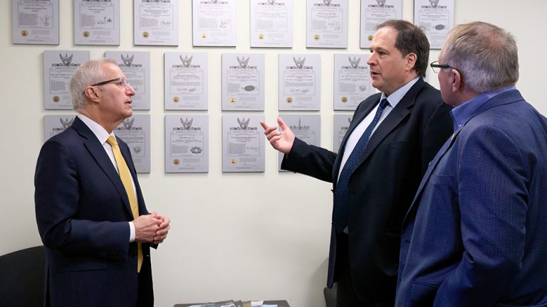 Minister of Economic Development goes Quantum in Waterloo - Quantum ...